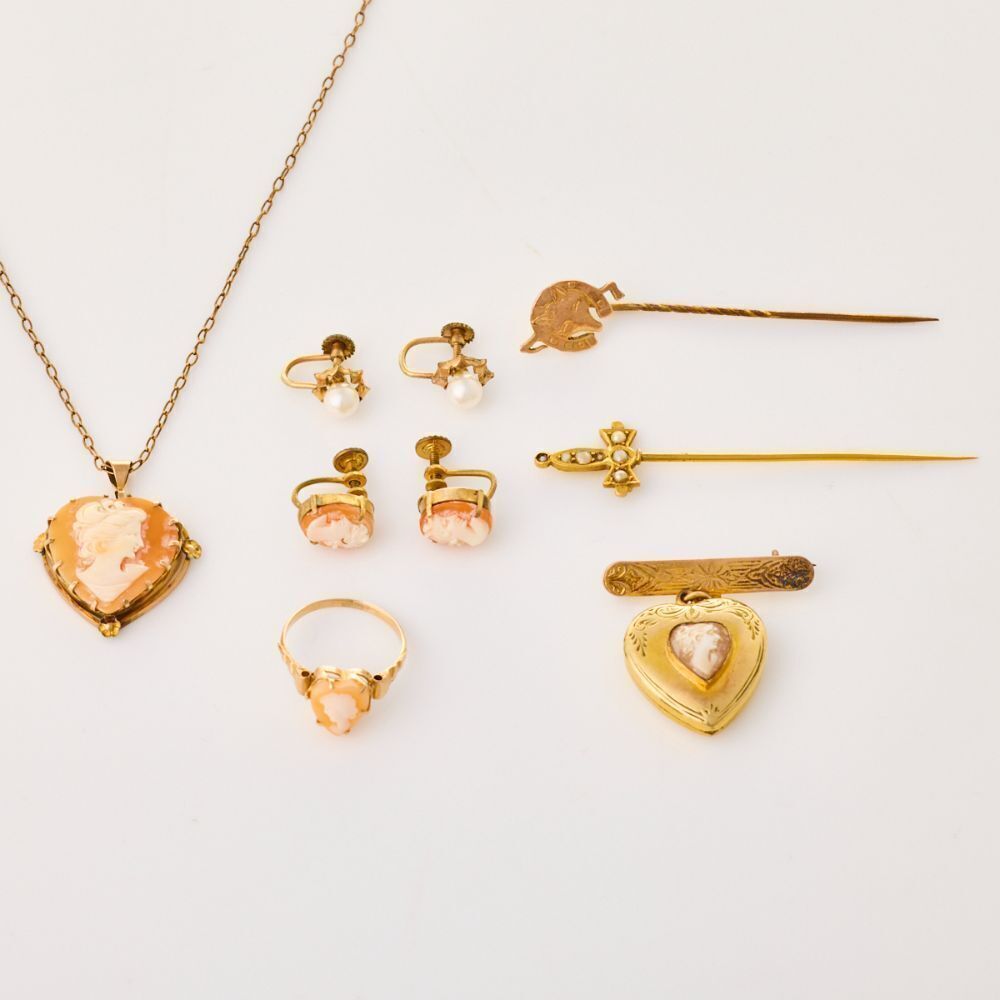 A Collection of 4 x 9ct Yellow Gold Items and 3x Gold Plated Items