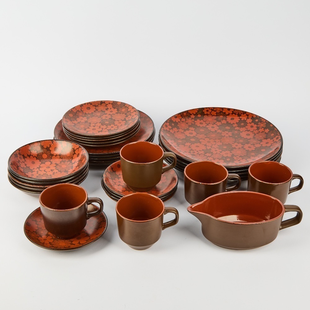 An Echo Pattern Crownn Lynn Dinner Set by Mark Cleverley