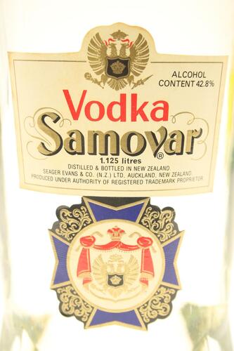 (1) Samovar Vodka, circa 1960s, 42.8% ABV, 1125ml