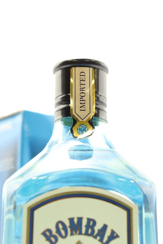 (1) Bombay Sapphire London Dry Gin, England, 40% ABV, 1000ml (GB)