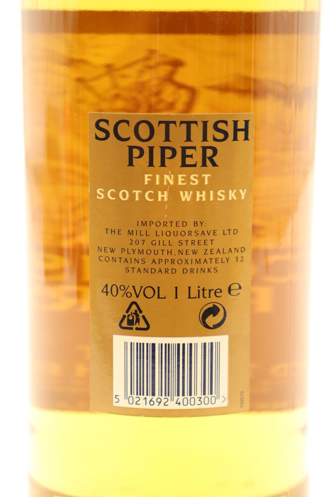 (1) Scottish Piper Blended Scotch Whisky, 40% ABV, 1000ml