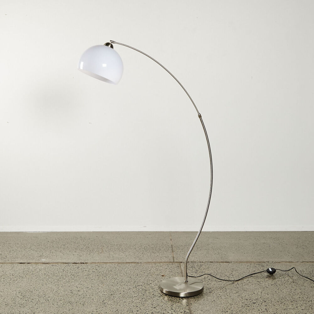 A Modern Design Curved Floor Lamp