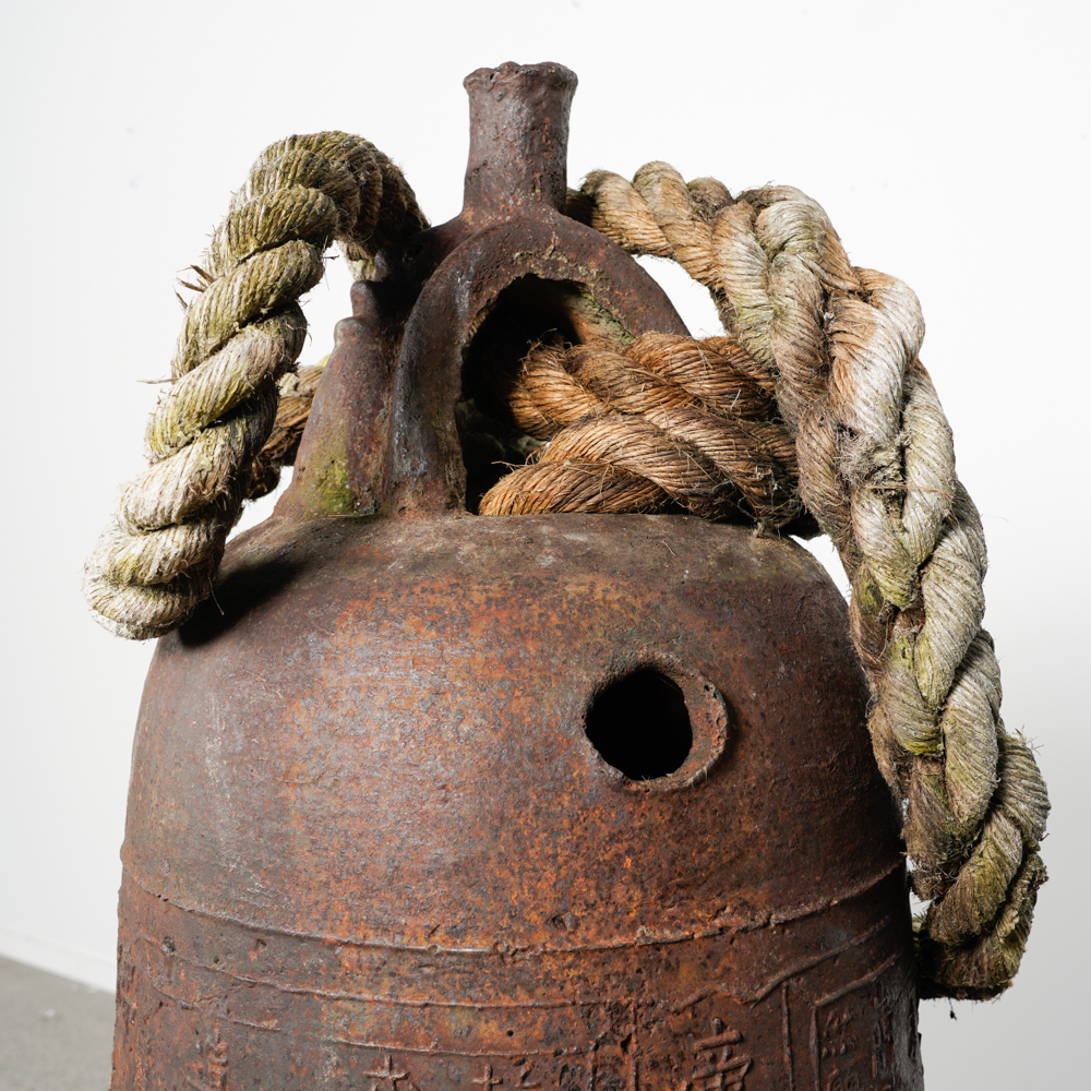A Chinese Qing dynasty Qianlong period large bronze bell