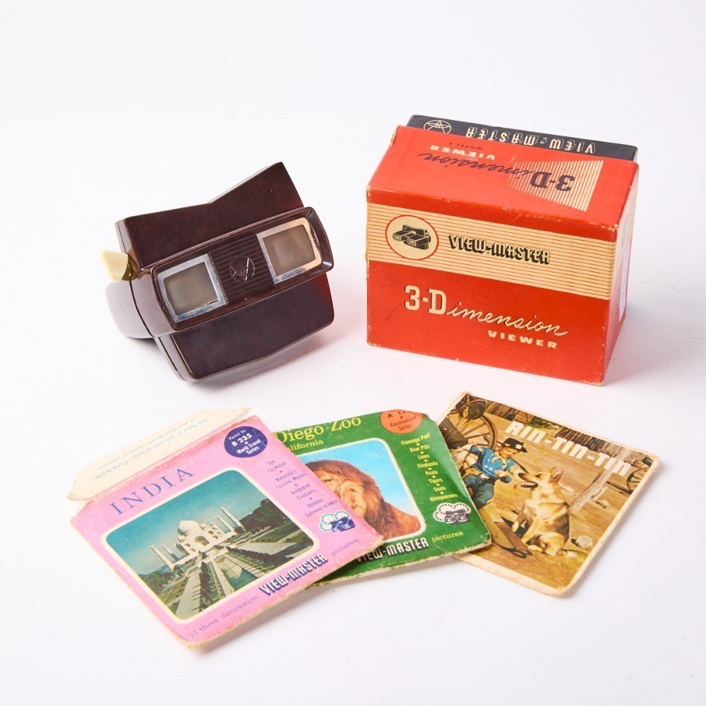 A Vintage Boxed Viewmaster 3-D Immersion Viewer