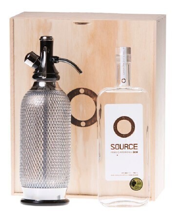 (1) The Cardrona Distillery 'The Source' Pure Gin With Siphon Giftbox ...