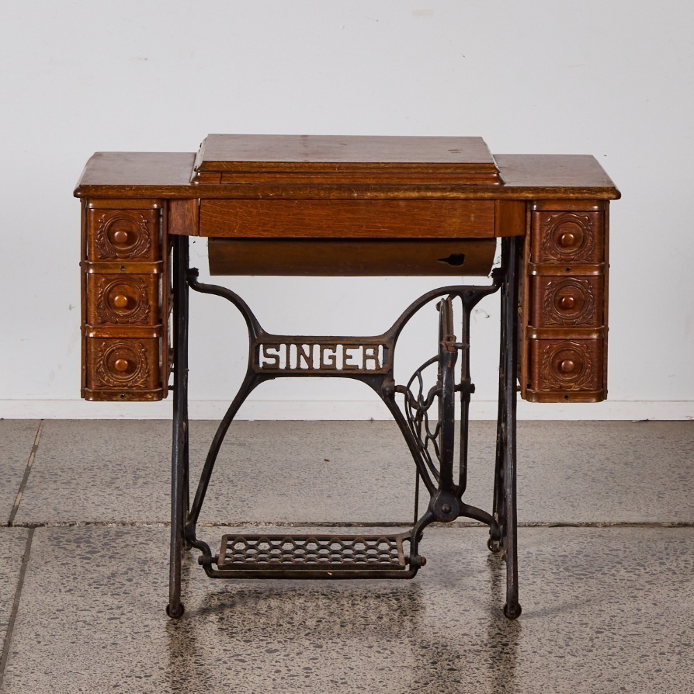 A Vintage Singer Sewing Machine Table, 1930s